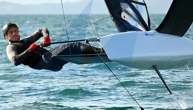 BM-V3 Bieker Moth Complete hull excl foils; incl ropes; cover and ...