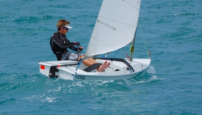 Starling Hull- includes all fittings, ropes, foil bag and carbon ...